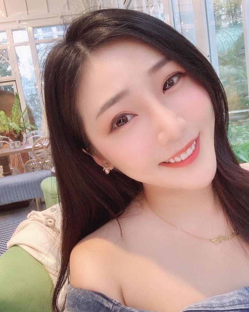 許薇安Vivi Hsu (@vivihsu0317) 香港百万粉丝网红美女 – 爱看INS