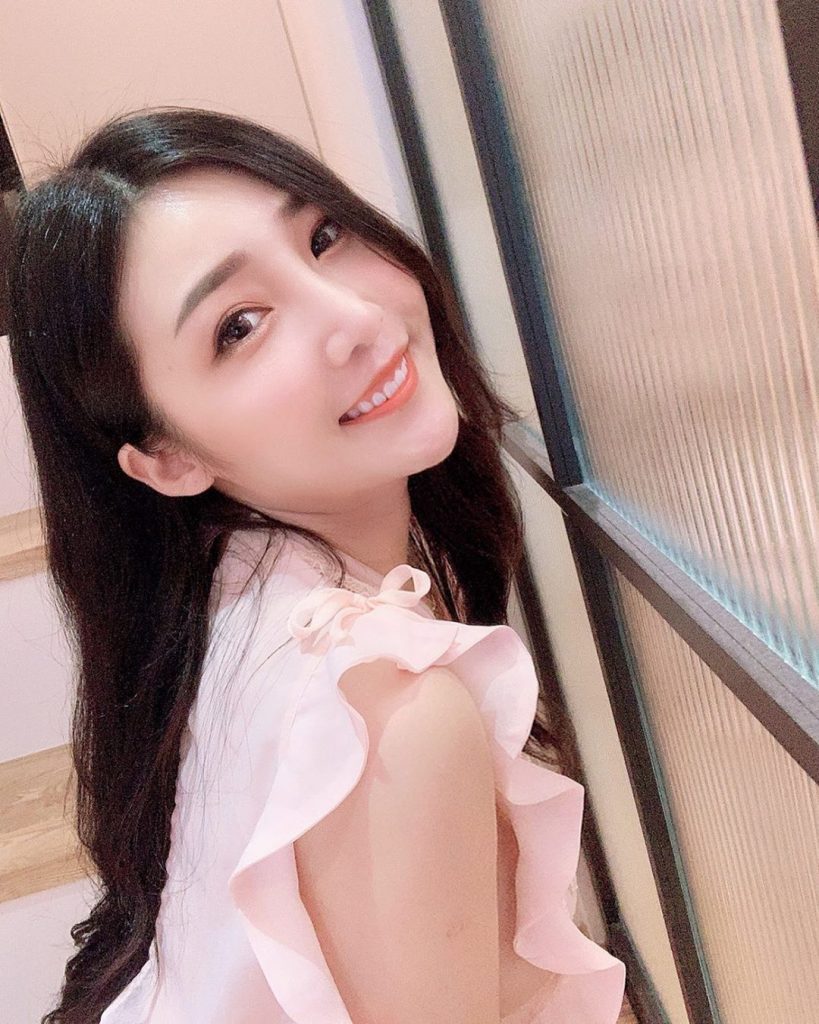 許薇安Vivi Hsu (@vivihsu0317) 香港百万粉丝网红美女 – 爱看INS