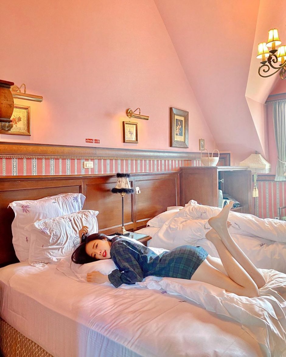 Amber Na藍星蕾 (@amberna_official) 百万粉丝网红 – 爱看INS