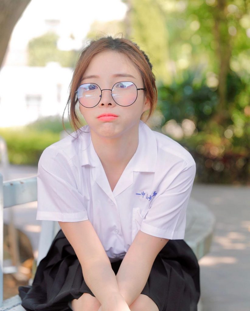 Amber Na藍星蕾 (@amberna_official) 百万粉丝网红 – 爱看INS