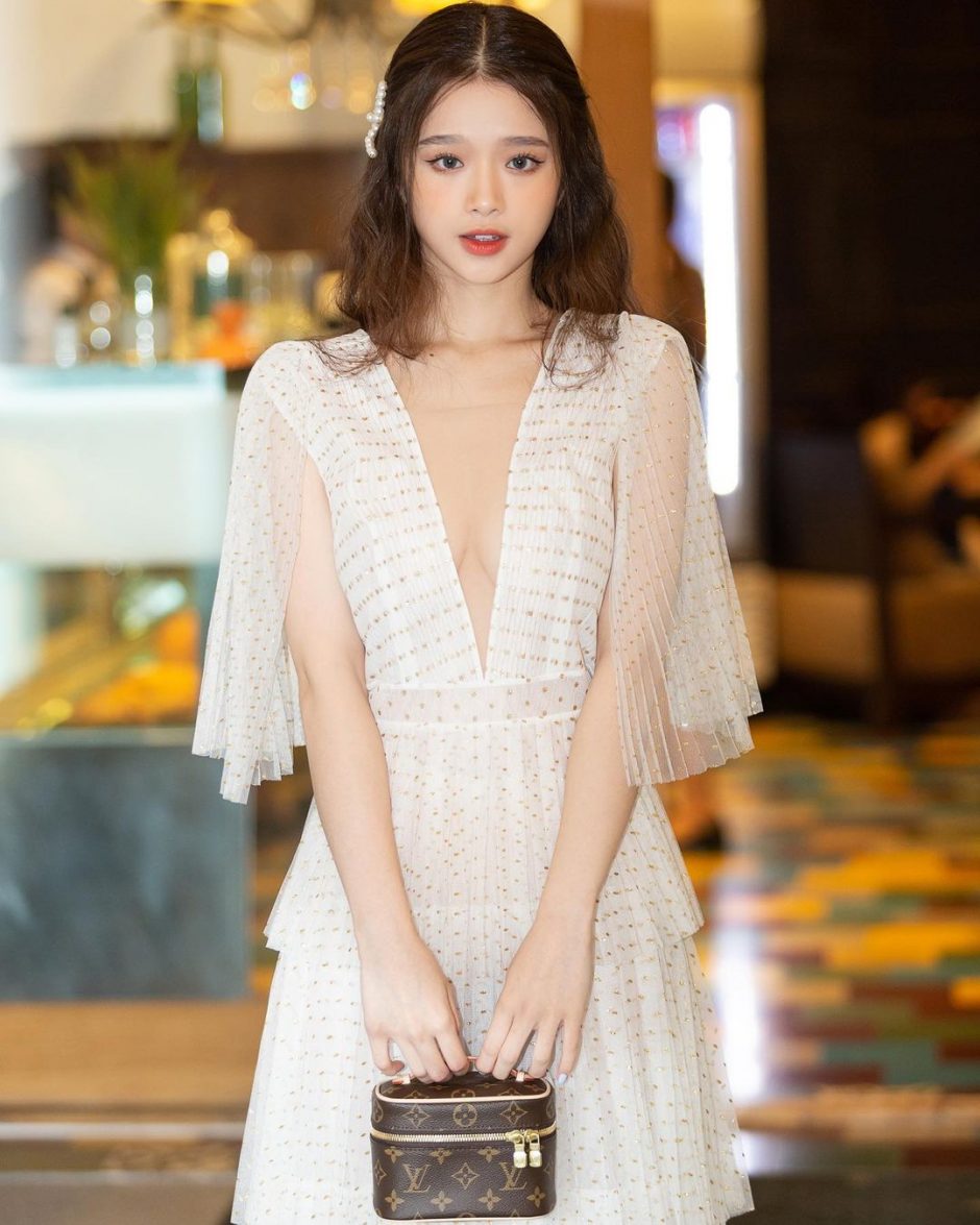 Linh Ka (@linggka109) 清纯养眼百万ins红人美女 – 爱看INS