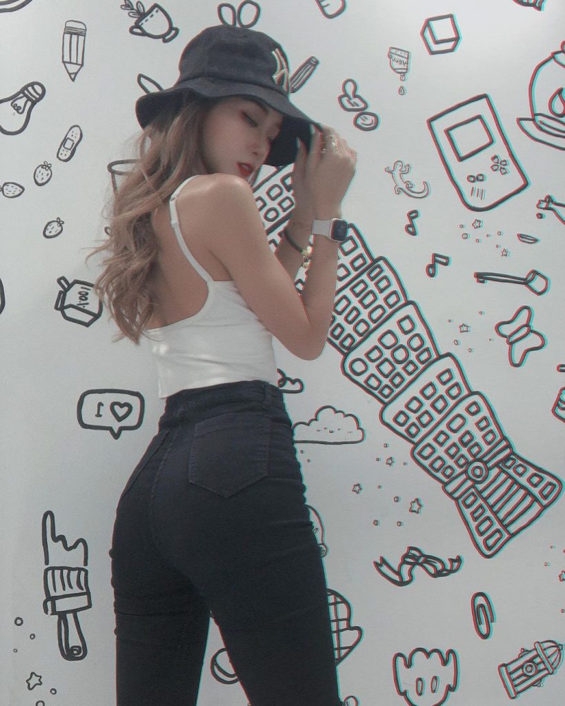 Lara 囍 (@fanlara1223) 台湾JKF女郎精选(92P+7V打包) – 爱看INS