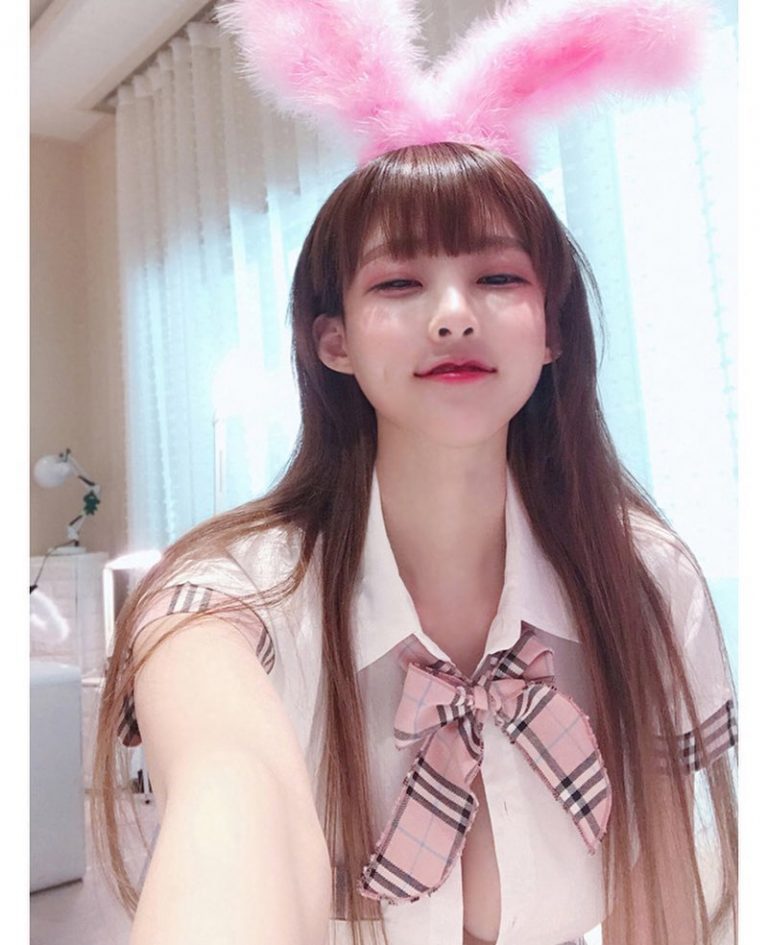 yiu 이유 (유요) 🇰🇷🇺🇸 (@rh_ab) 韩国养眼ins主播美女(86P+5V) – 爱看INS