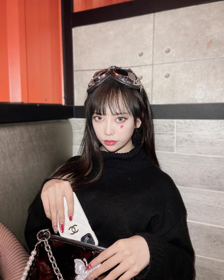 𝒬𝓊ℯℯ𝓃 𝒟𝒶𝓂𝒾🦋 (@dami_amond) 韩国超养眼美女网红(117P+7V) – 爱看INS