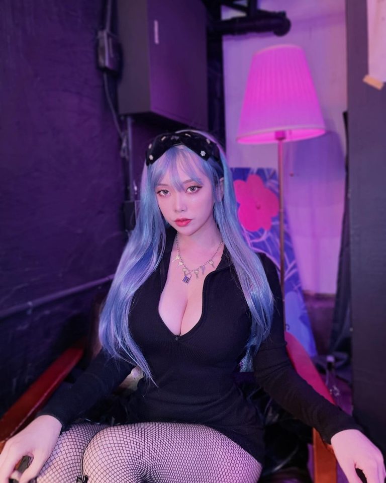 𝒬𝓊ℯℯ𝓃 𝒟𝒶𝓂𝒾🦋 (@dami_amond) 韩国超养眼美女网红(117P+7V) – 爱看INS