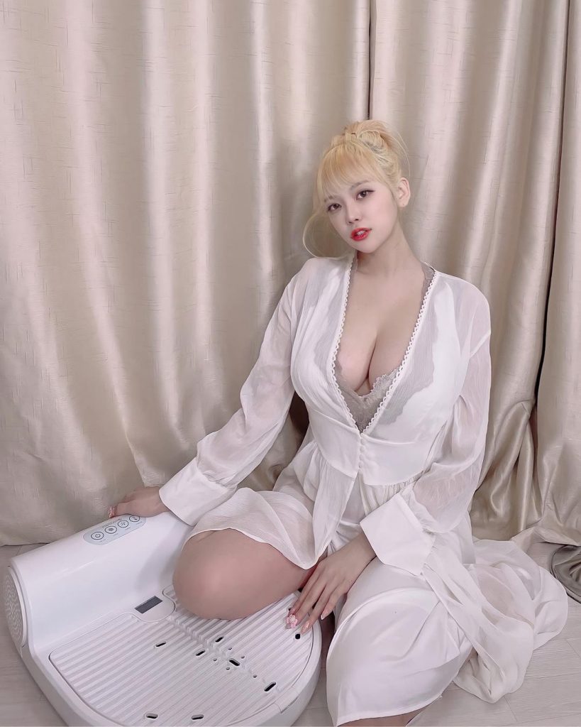 𝒬𝓊ℯℯ𝓃 𝒟𝒶𝓂𝒾🦋 (@dami_amond) 韩国超养眼美女网红(117P+7V) – 爱看INS