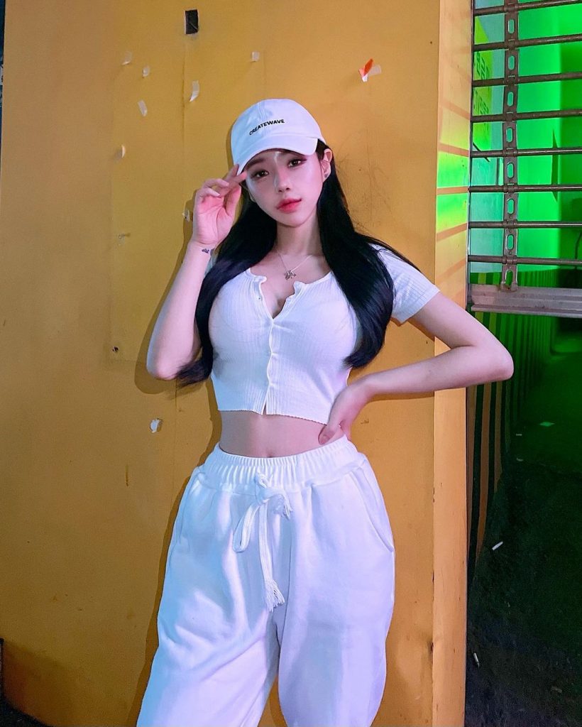 D͙A͙Y͙A͙ (@lee_so0810) 身材火辣的ins韩国美女网红 – 爱看INS