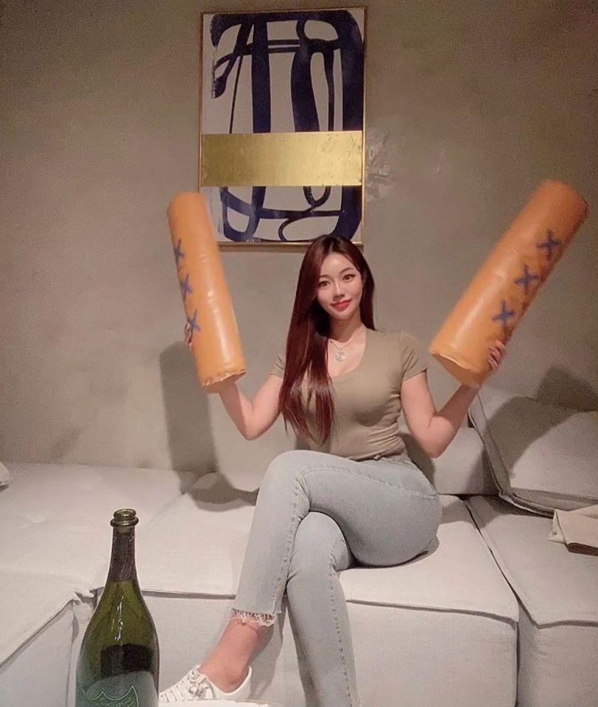 문핏 (@moon.fit_) 韩国ins美女 80P – 爱看INS