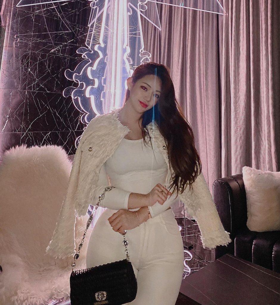 문핏 (@moon.fit_) 韩国ins美女 80P – 爱看INS