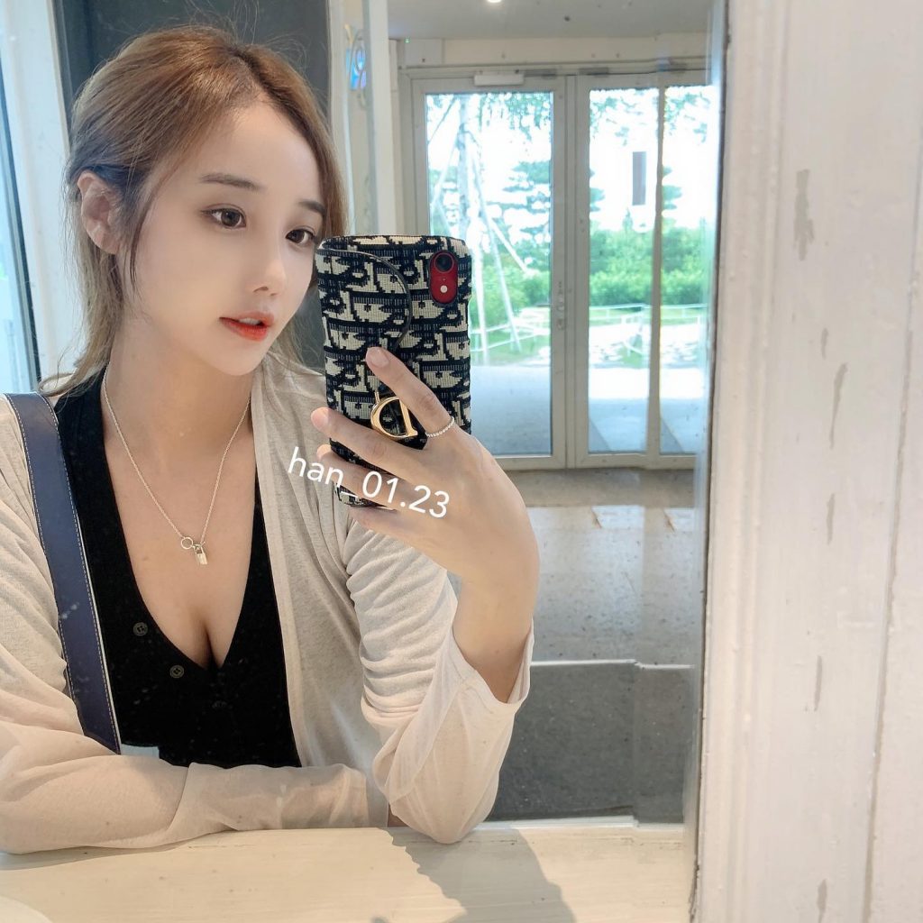 한벨라 (@han_01.23) 韩国性感小甜心 126P – 爱看INS