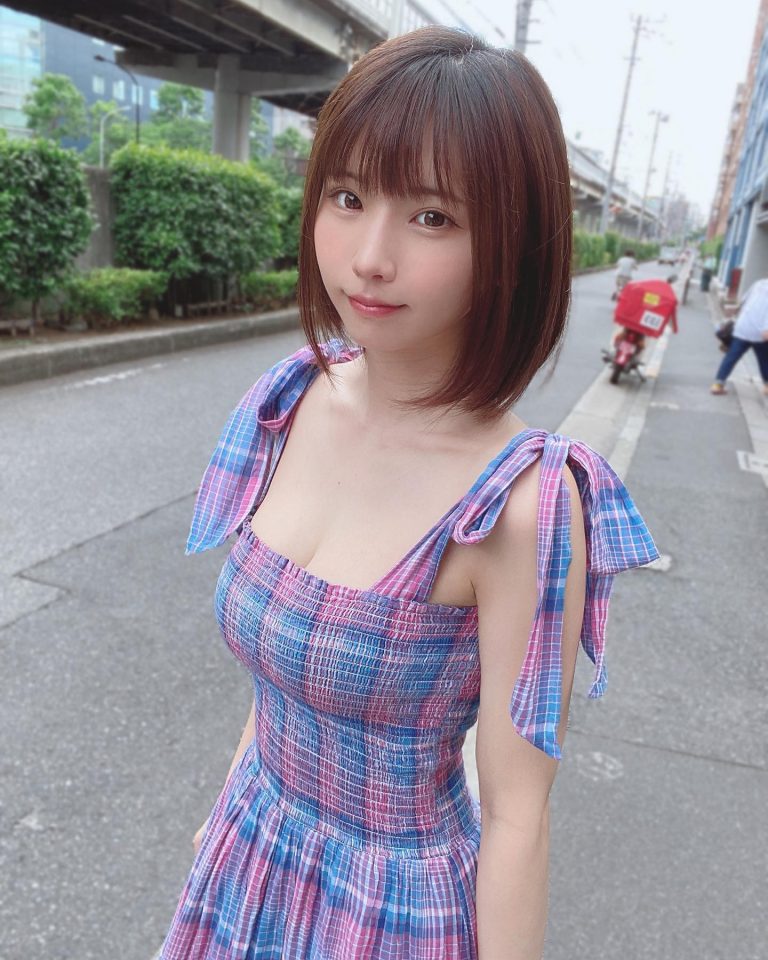 えなこ(Enako) (@enakorin) 日本百万粉丝人气女星 119P – 爱看INS