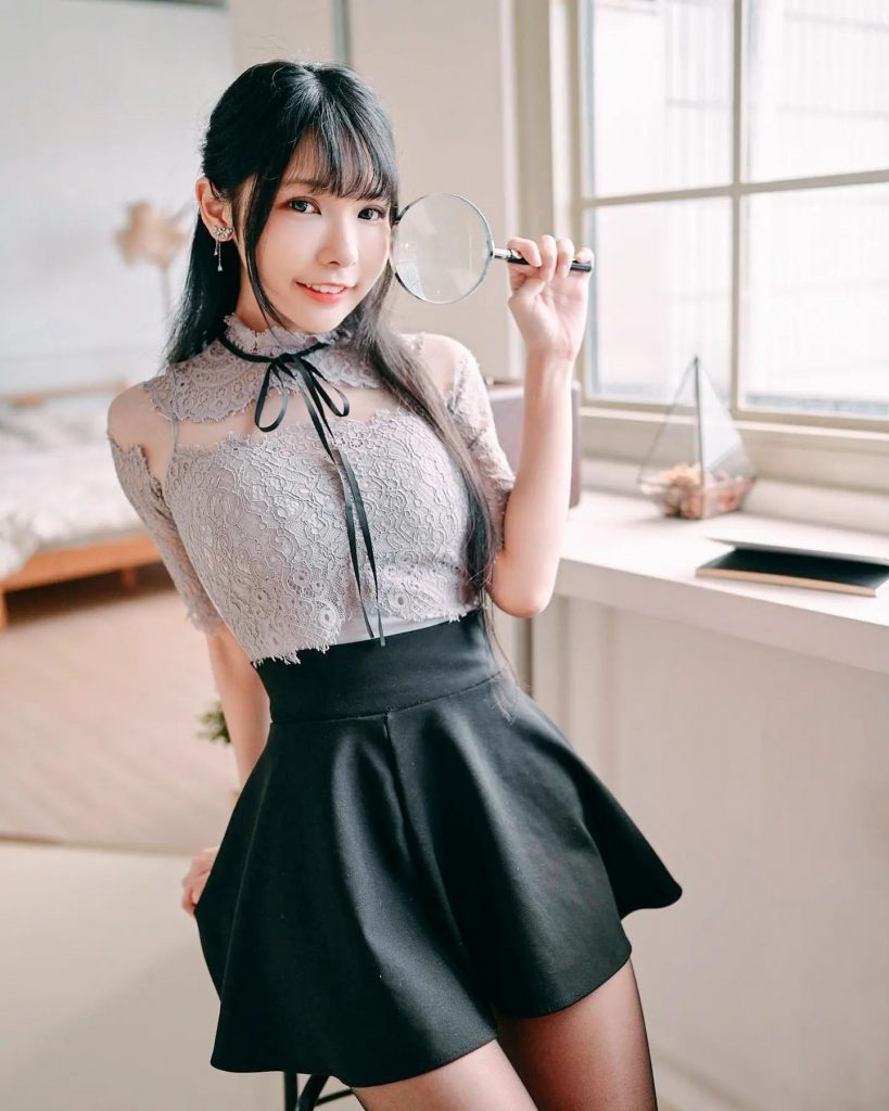 依霜 ゆい ️ (@victoria__1998__) 98年美女模特 97P – 爱看INS